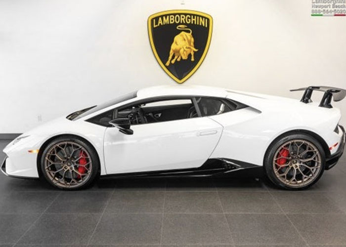 Lamborghini Huracan Prom Car Hire | LOWEST PRICES GUARANTEED | LARGEST ...