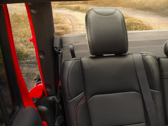 HIRE JEEP GLADIATOR CONVERTIBLE - IN NEW YORK