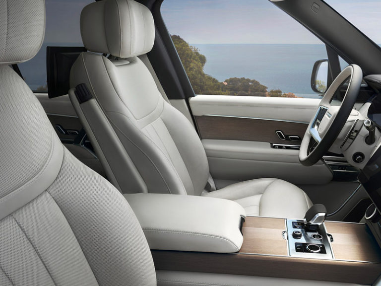 RANGE ROVER VOGUE CHAUFFEUR HIRE IN PARIS