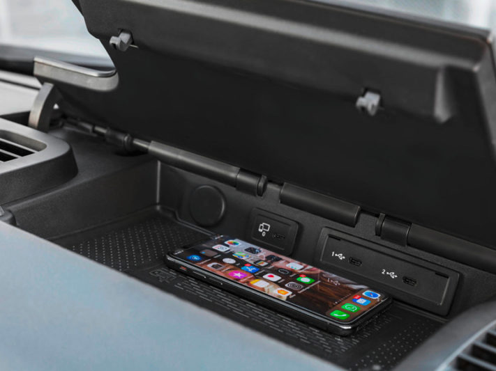 MERCEDES BENZ SPRINTER CHAUFFEUR HIRE IN PRAGUE