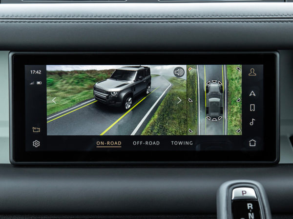 HIRE LAND ROVER DEFENDER 90 V8 - IN PARIS