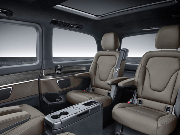 HIRE MERCEDES BENZ V CLASS - IN PARIS