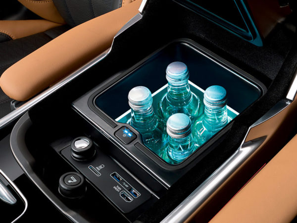 HIRE RANGE ROVER SPORT - IN PARIS