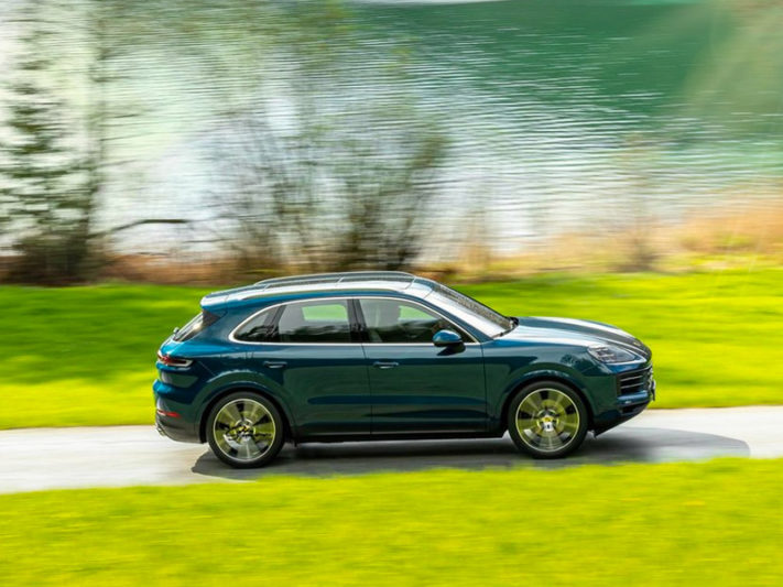 HIRE PORSCHE CAYENNE - IN ROME