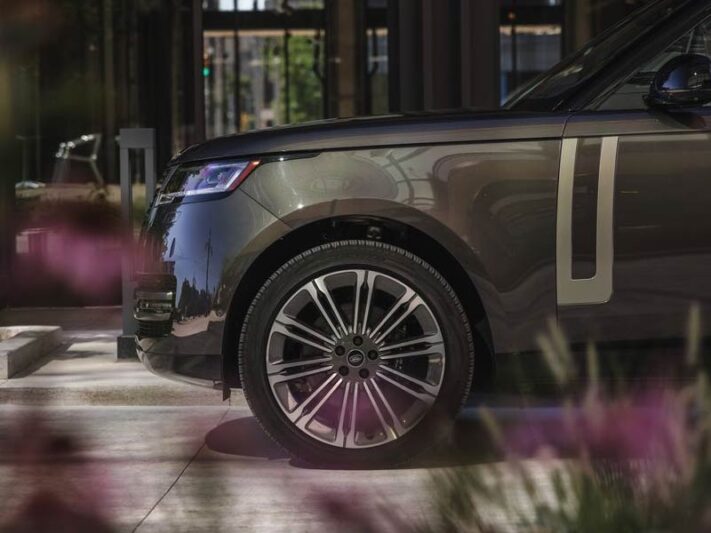 RANGE ROVER LWB CHAUFFEUR HIRE IN MUSCAT