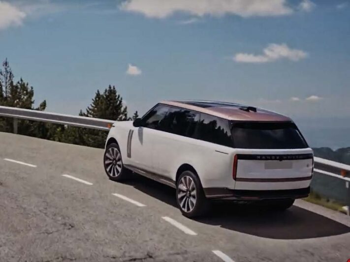 RANGE ROVER LWB CHAUFFEUR HIRE IN RIYADH